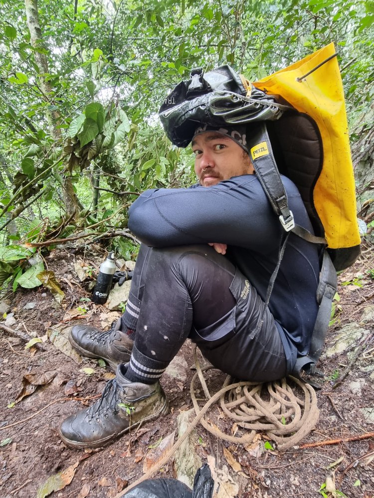 PIKERS PIT | UK Caving